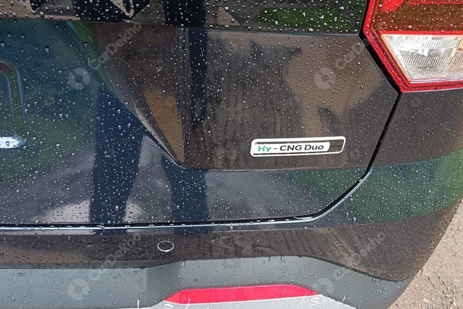 Hyundai Exter Dual-cylinder CNG Variant Explained In Real-life Images ...