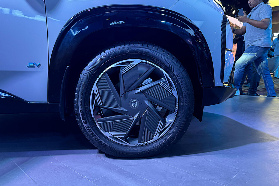 Tata Curvv EV Explained In 15 Pics | CarDekho.com