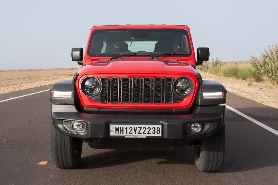 5 Door Mahindra Thar Roxx Vs Jeep Wrangler: Design And Specifications ...