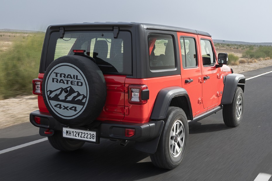 5 Door Mahindra Thar Roxx Vs Jeep Wrangler: Design And Specifications ...