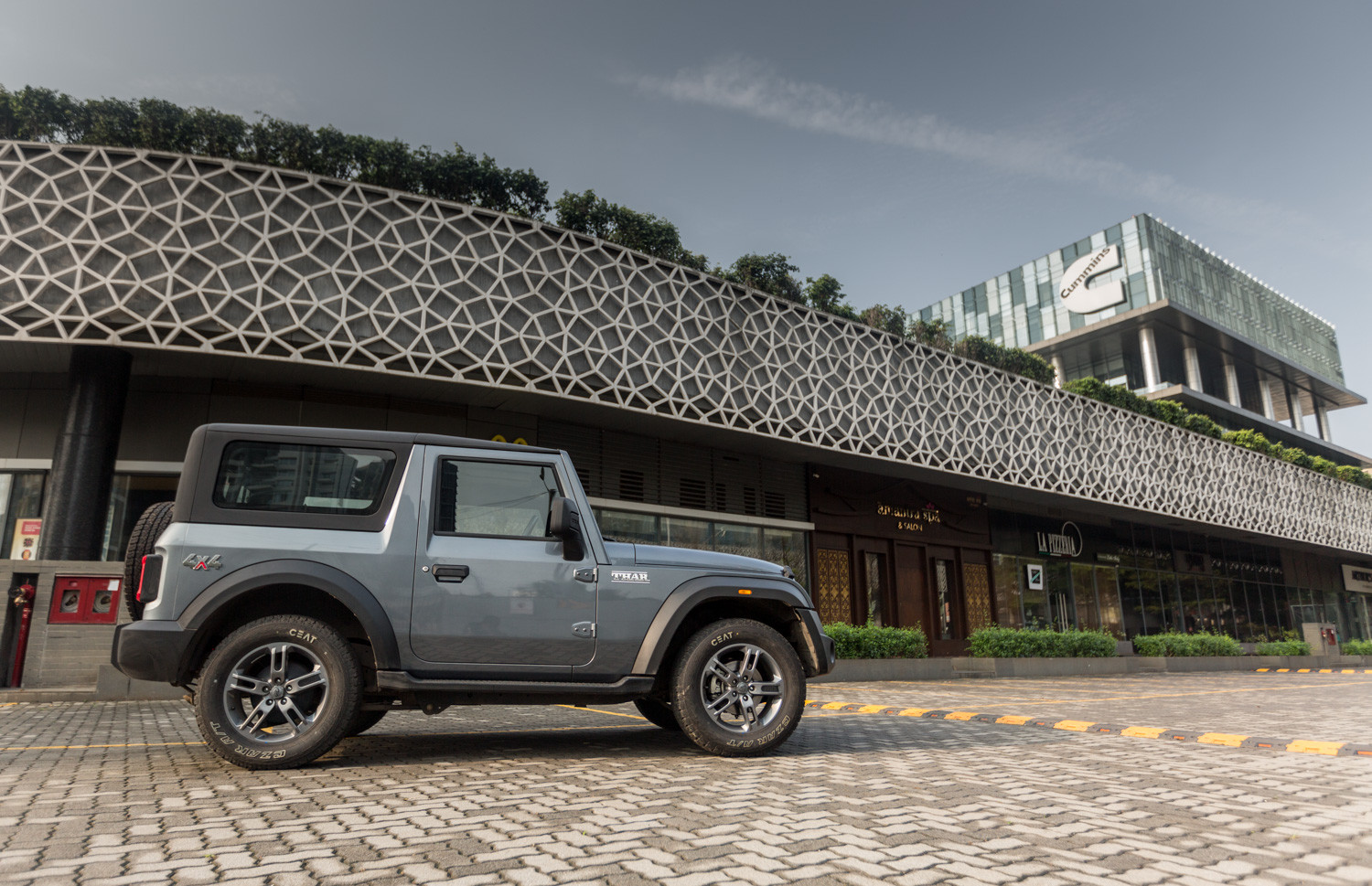 5 Door Mahindra Thar Roxx vs Mahindra Thar: Exterior And Interior ...