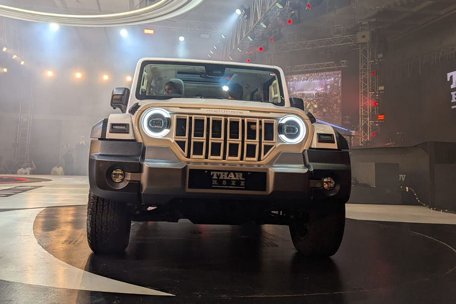 5 Door Mahindra Thar Roxx vs Mahindra Thar: Exterior And Interior ...