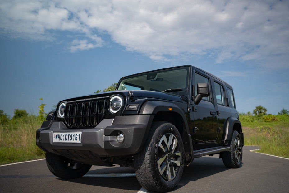 5 Door Mahindra Thar Roxx vs Tata Safari: Dimensions, Engines, Features ...