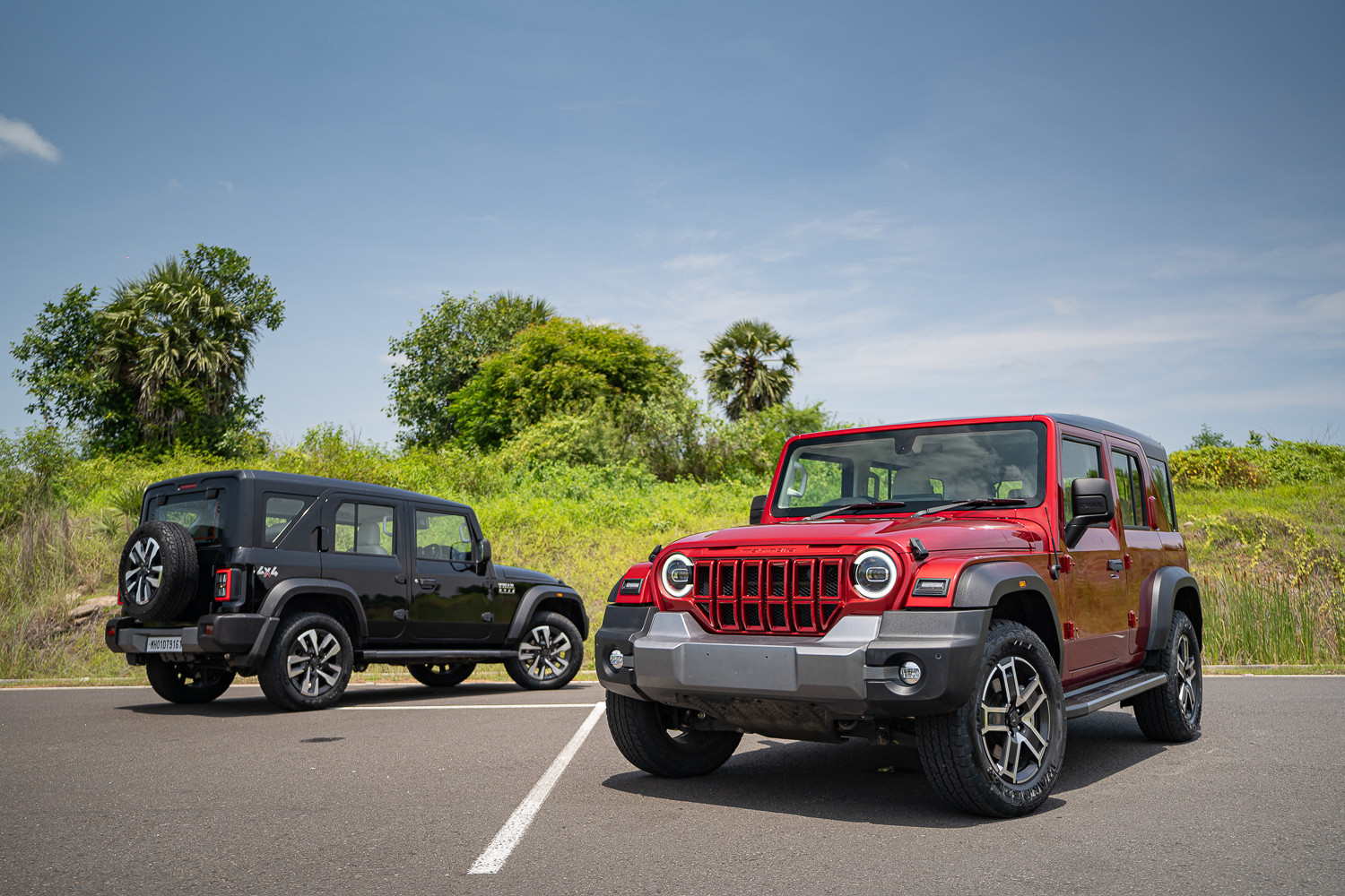 5 Door Mahindra Thar Roxx vs Tata Harrier: Price, Dimensions, Engines ...
