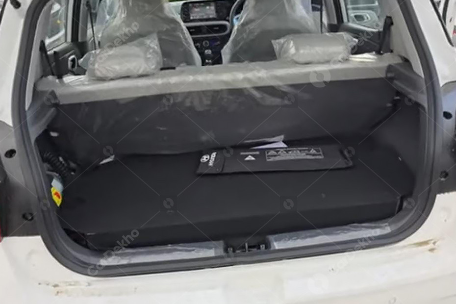 Hyundai Grand i10 Nios Dual-cylinder CNG Variant Explained In Real-life ...