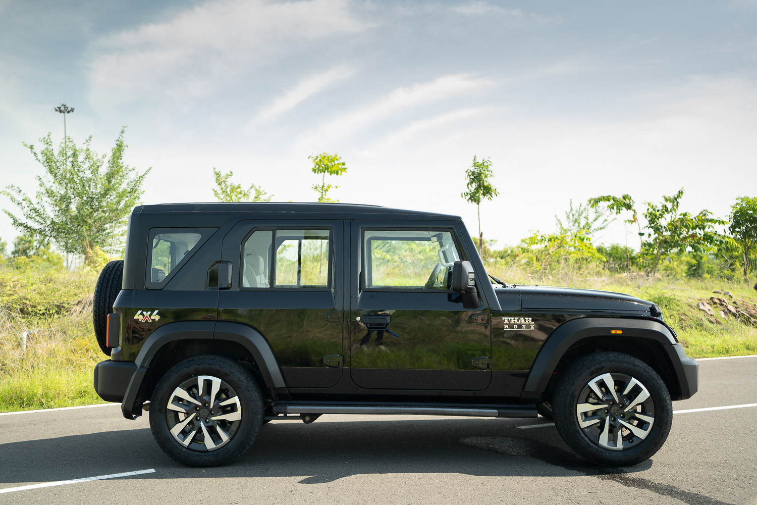 Tata Curvv vs 5 Door Mahindra Thar Roxx: Exterior, Interior, Features ...