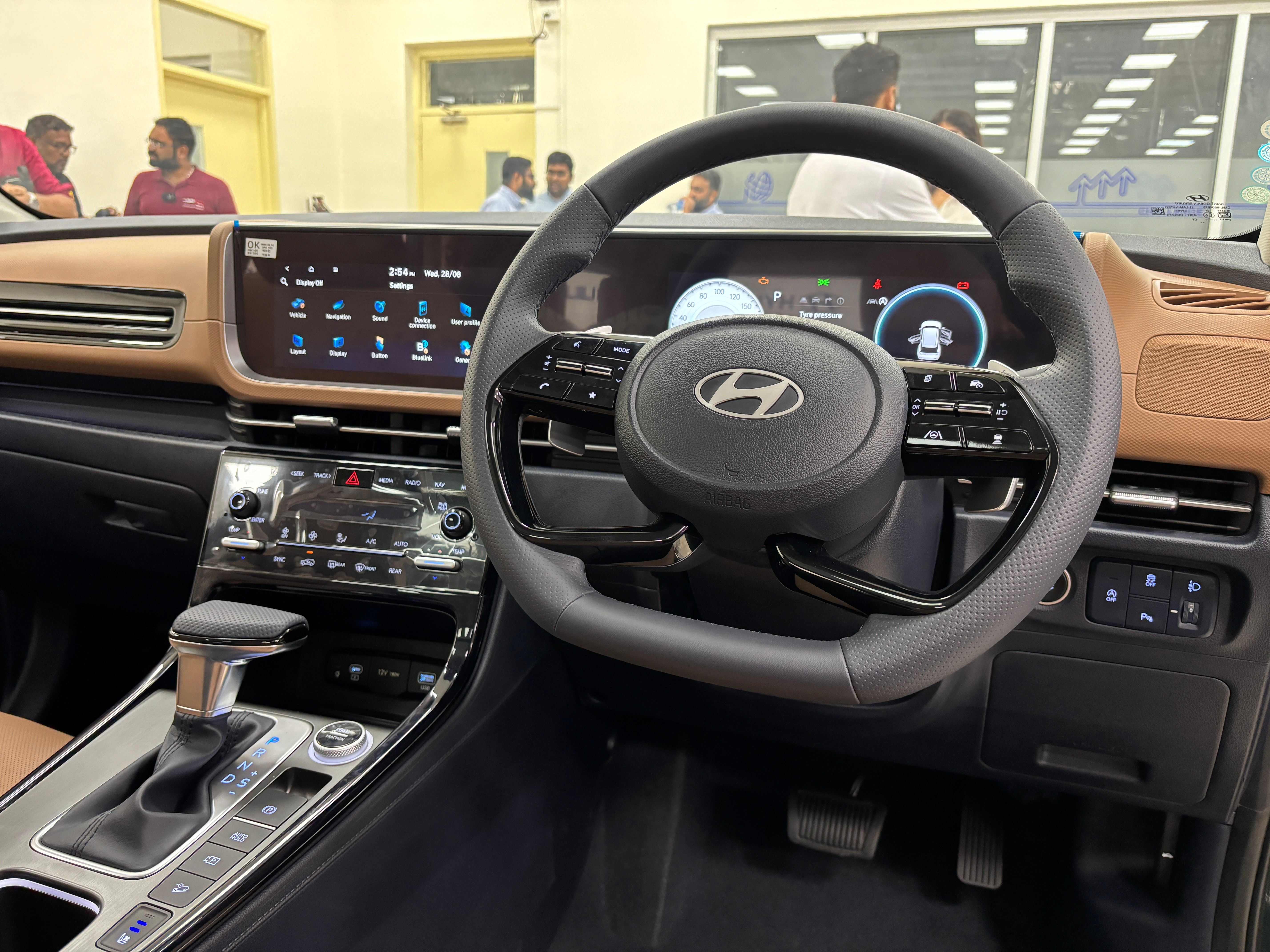 Hyundai Alcazar Facelift Launched In India, Prices Start At Rs 14.99 ...