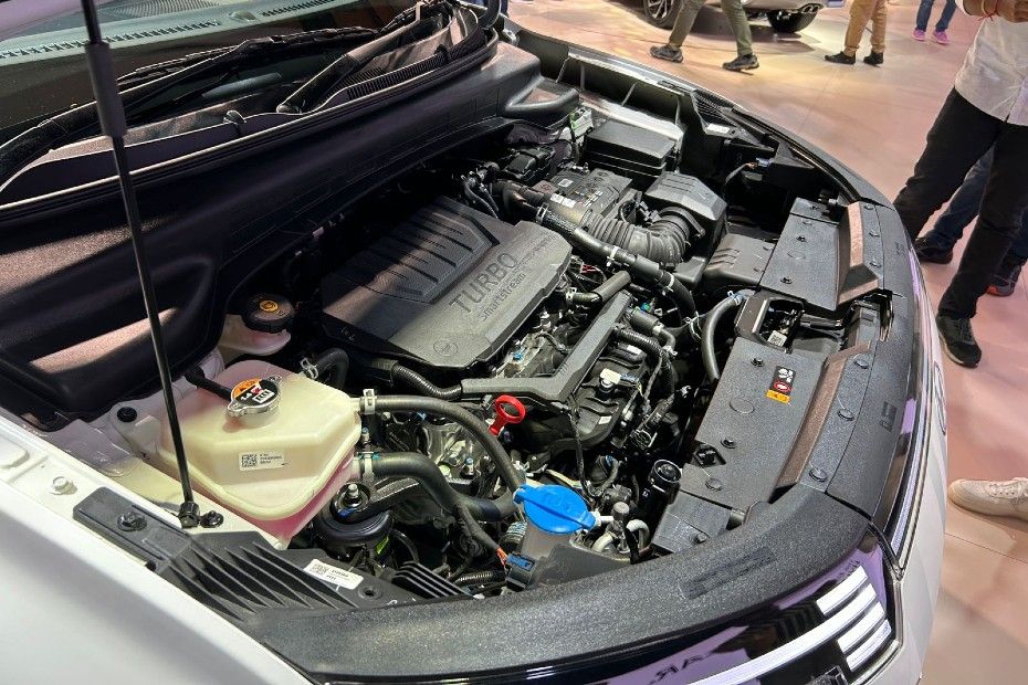 2024 Hyundai Alcazar Powertrain-wise Mileage Figures Revealed ...