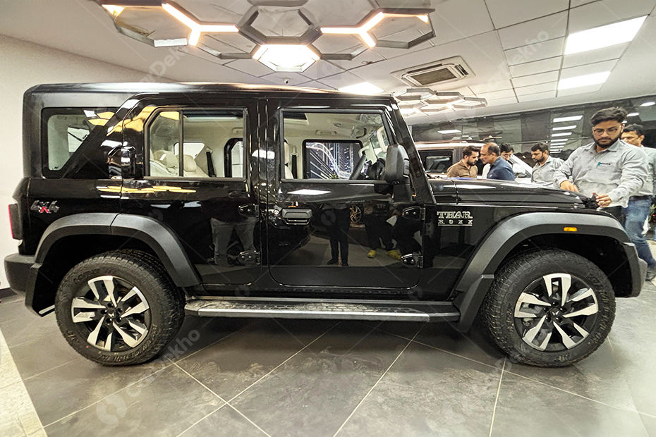 5 Door Mahindra Thar Roxx ഡീലർഷിപ്പുകളിൽ, ടെസ്റ്റ് ഡ്രൈവുകൾ ഉട ...