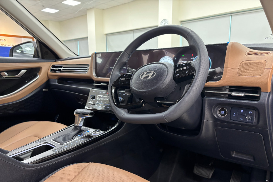 2024 Hyundai Alcazar Interior Detailed In 10 Images | CarDekho.com