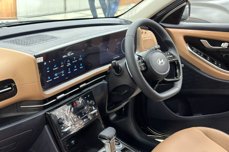 2024 Hyundai Alcazar Interior Detailed In 10 Images | CarDekho.com