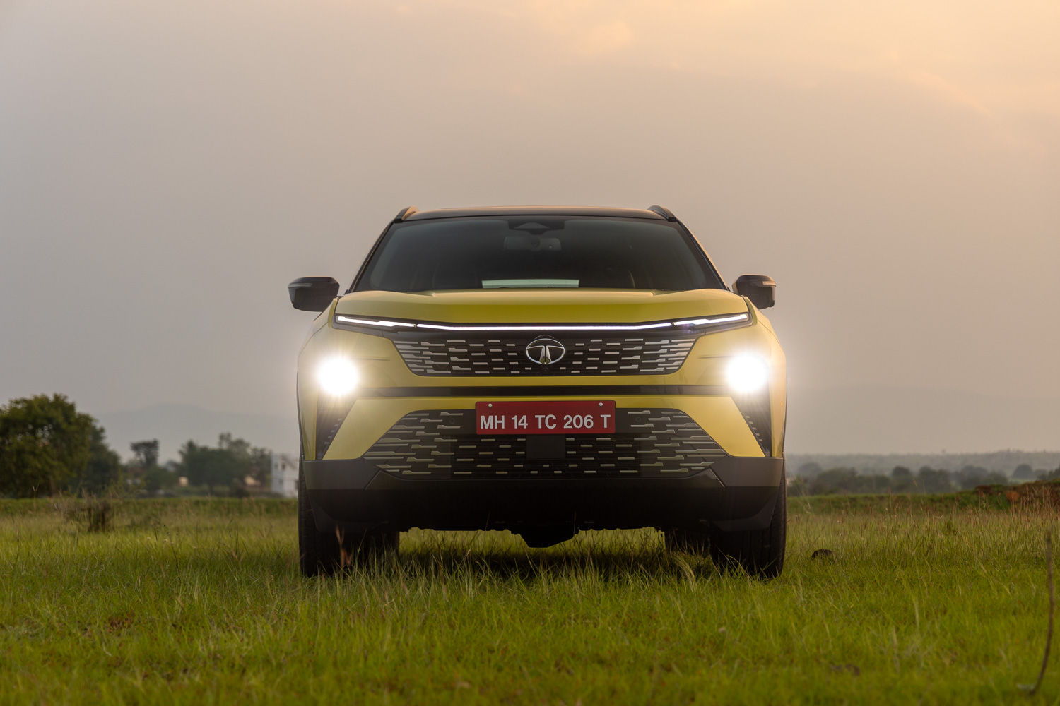 Tata Harrier Price - 5 seater SUV Images, Colours & Reviews