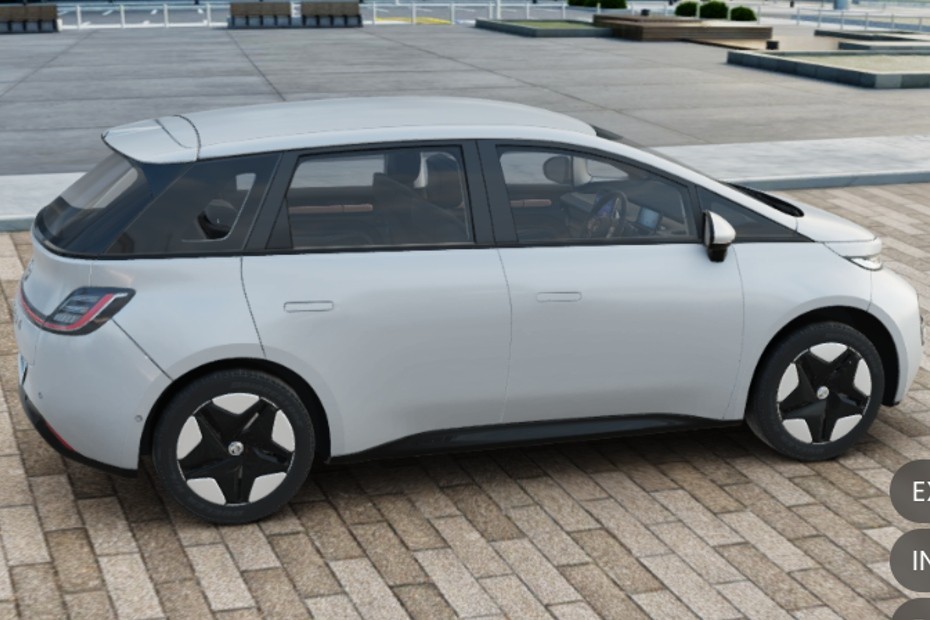 MG Windsor EV Excite vs Essence Variants: Images Comparison | CarDekho.com