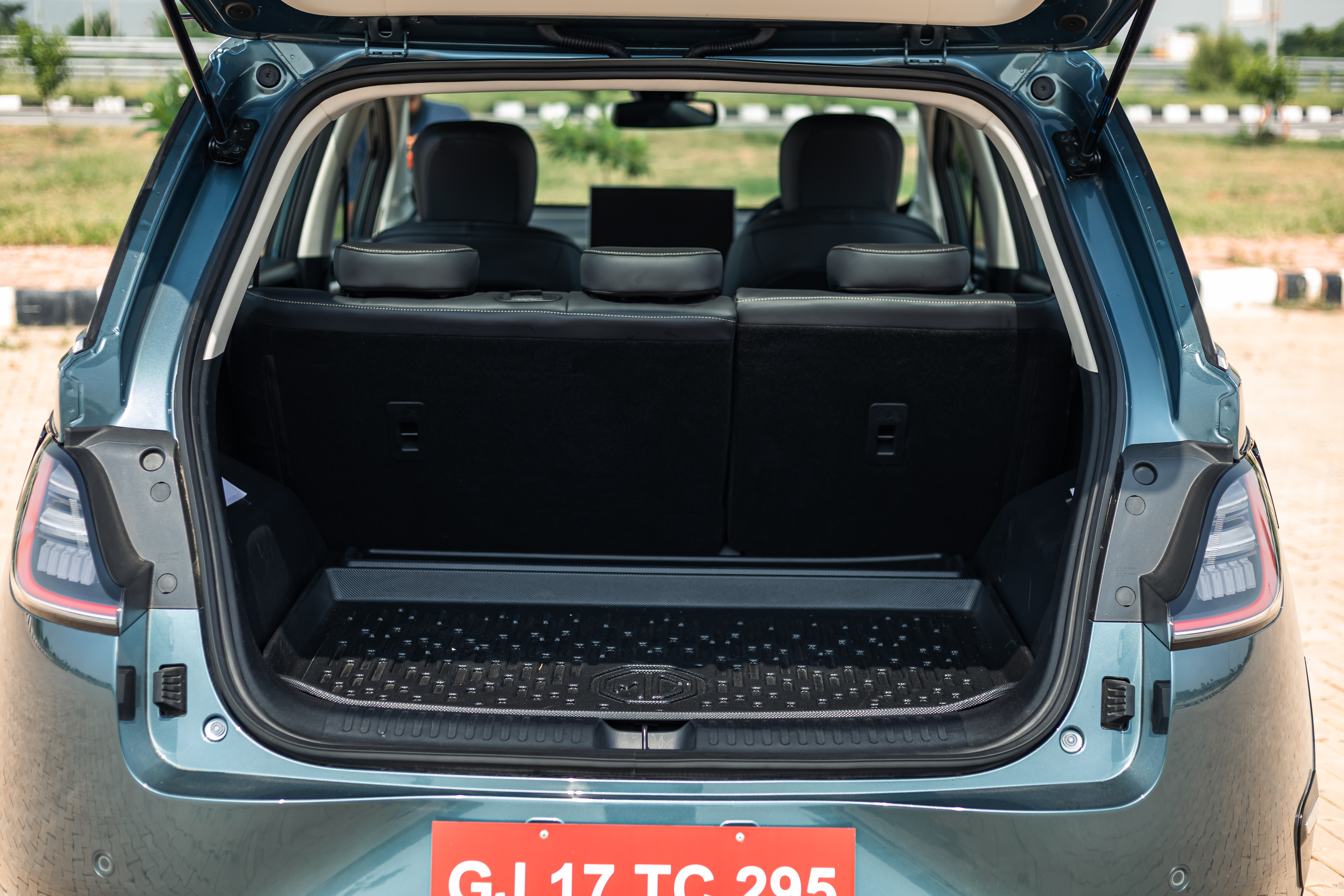 MG Windsor EV Price - Features, Images, Colours & Reviews