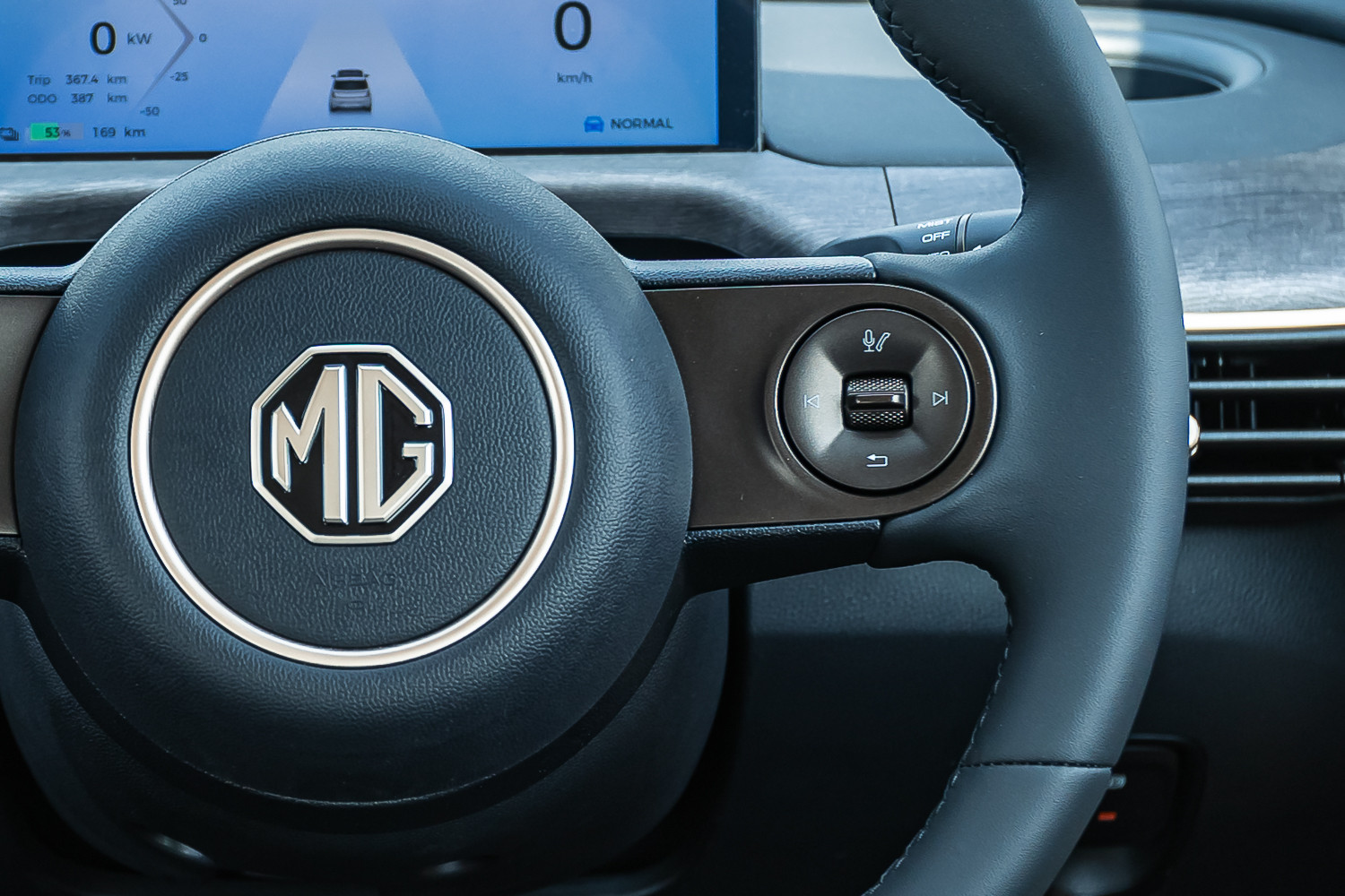 MG Windsor EV Price - Features, Images, Colours & Reviews