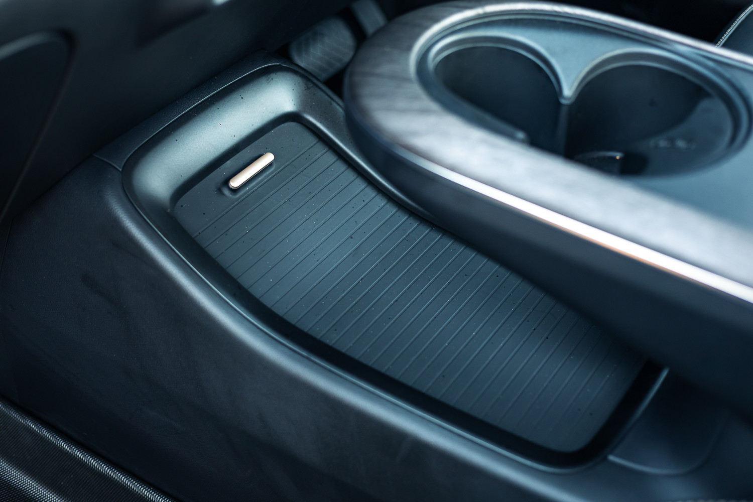 MG Windsor EV Price - Features, Images, Colours & Reviews