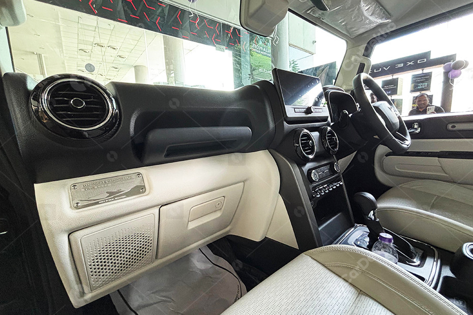 Mahindra Thar Roxx AX5L Variant Explained In 15 Real Life Images ...