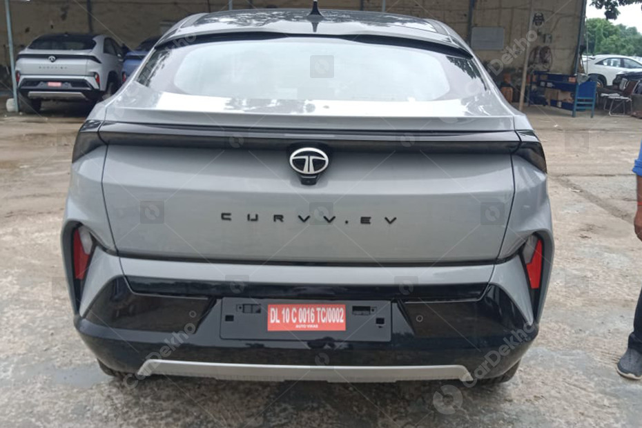 Tata Curvv EV Accomplished Variant Price, Design, Interior, Features ...