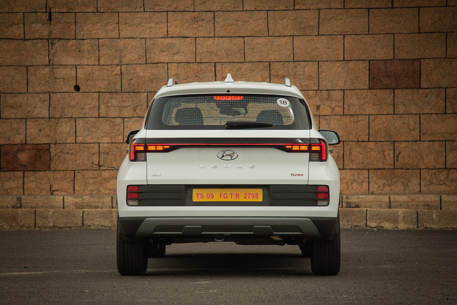 Hyundai Venue Awarded to 2024 KBC's Rs 1 Crore Winner Chander Prakash ...