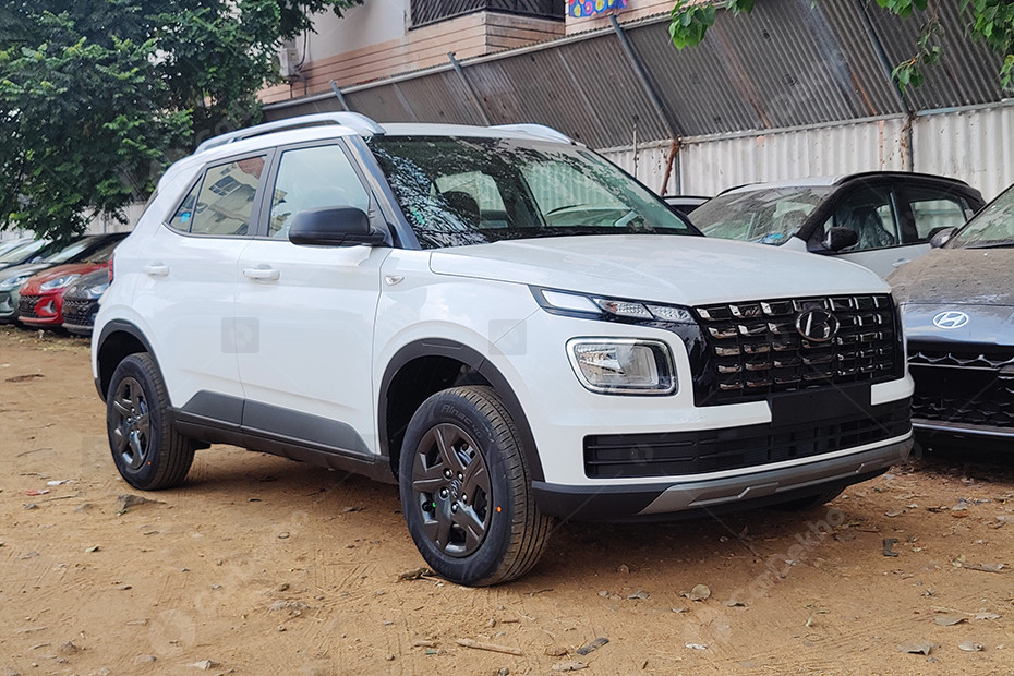 Hyundai Venue Base-spec E Plus Variant Detailed In 8 Images: Exterior ...