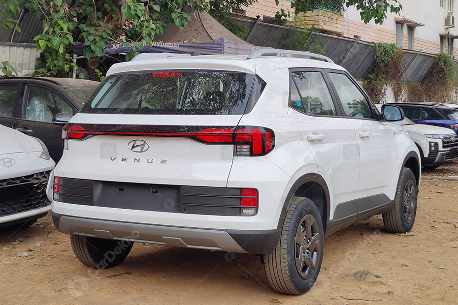 Hyundai Venue Base-spec E Plus Variant Detailed In 8 Images: Exterior ...