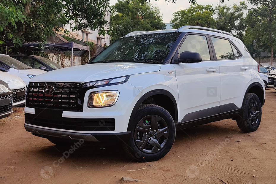 Hyundai Venue Base-spec E Plus Variant Detailed In 8 Images: Exterior ...