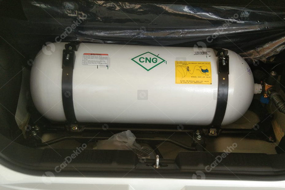 Maruti Swift CNG Vxi (O) Mid-spec Variant Explained In 5 Images ...