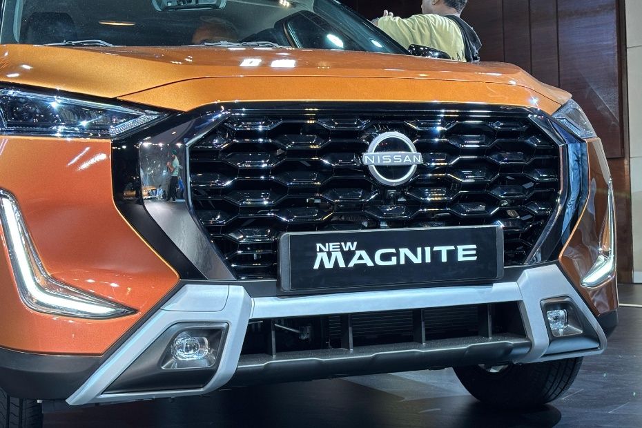 Nissan Magnite Facelift Explained in 12 Images | CarDekho.com