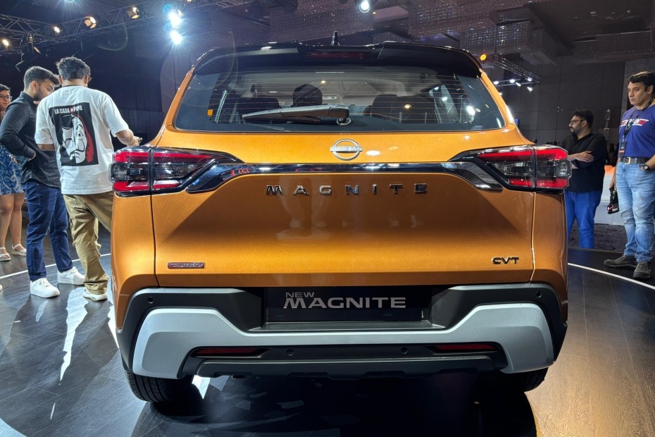 2024 Nissan Magnite Base vs Top Variants Compared In Real-life Images ...