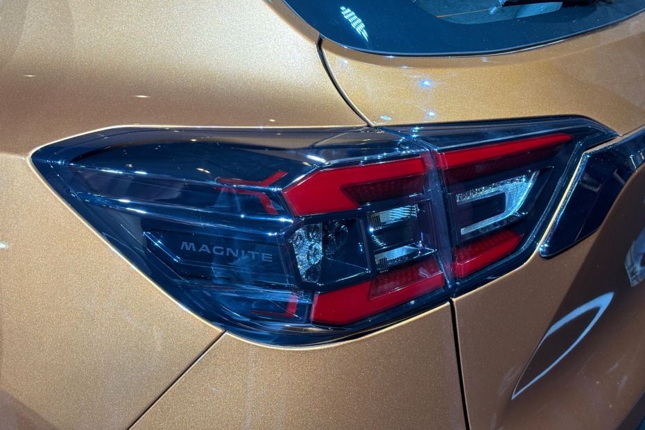 Nissan Magnite Facelift Explained in 12 Images | CarDekho.com