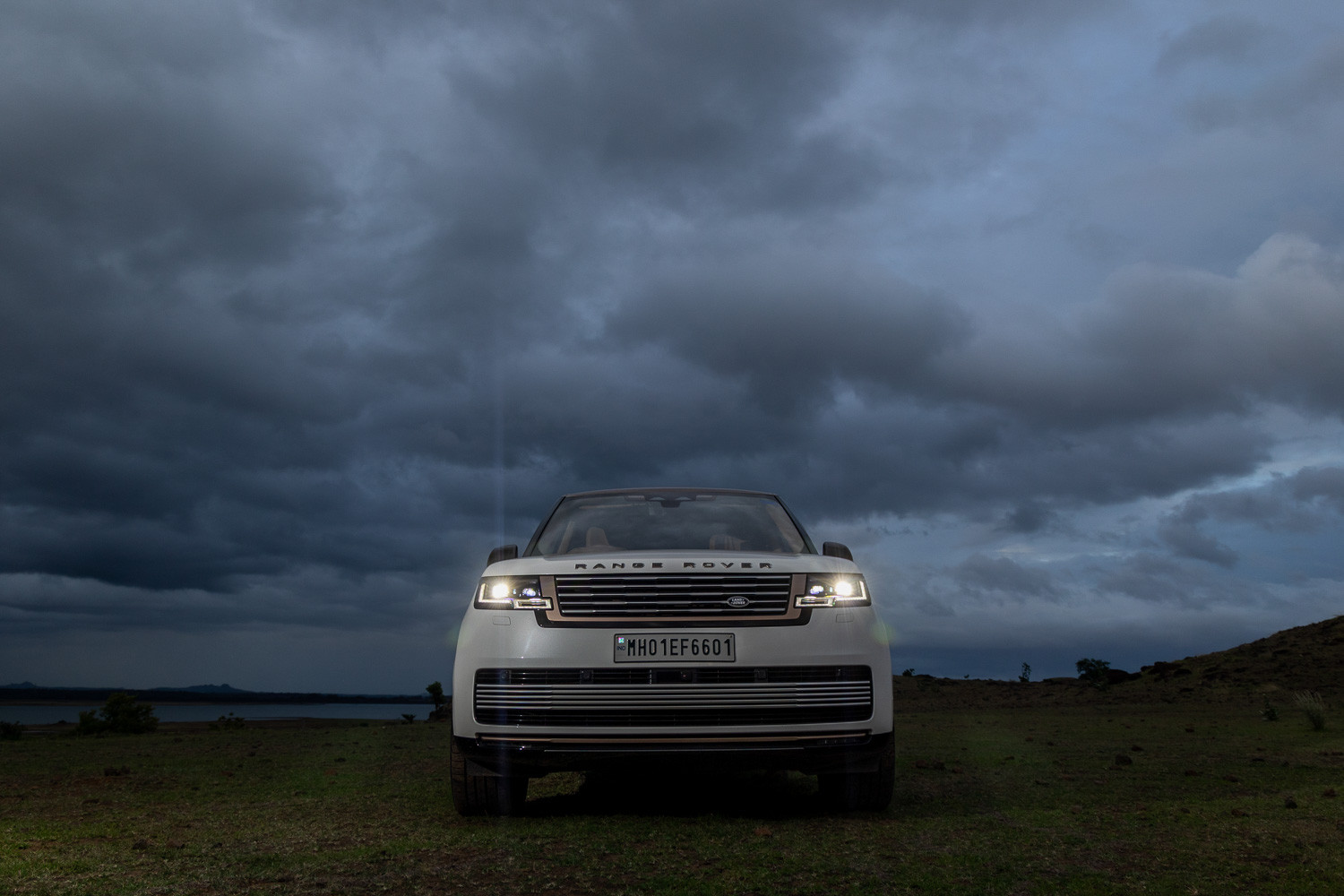 Range Rover Price - Images, Colours & Reviews