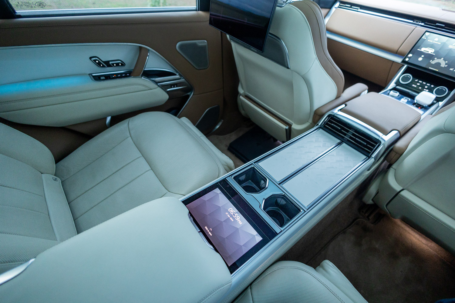 Range Rover Price - Images, Colours & Reviews