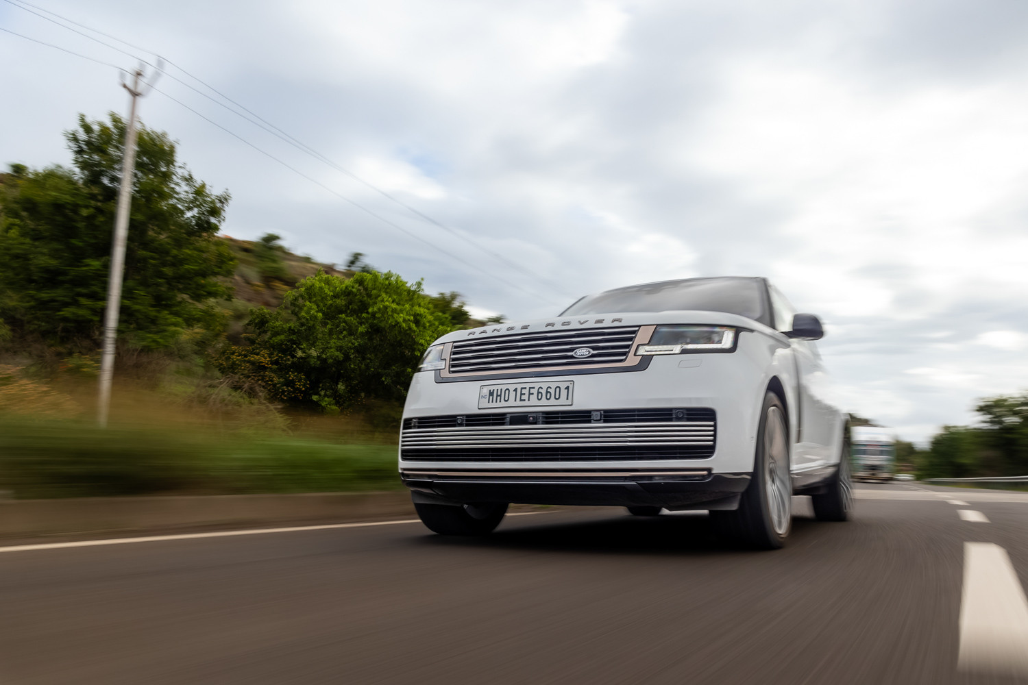 Range Rover Price - Images, Colours & Reviews