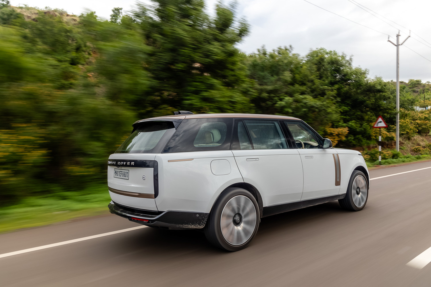 Range Rover Price - Images, Colours & Reviews