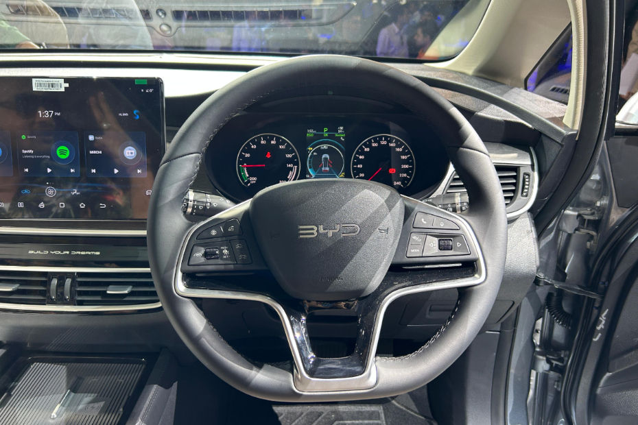 BYD eMAX 7 Explained In 15 Real-life Images | CarDekho.com