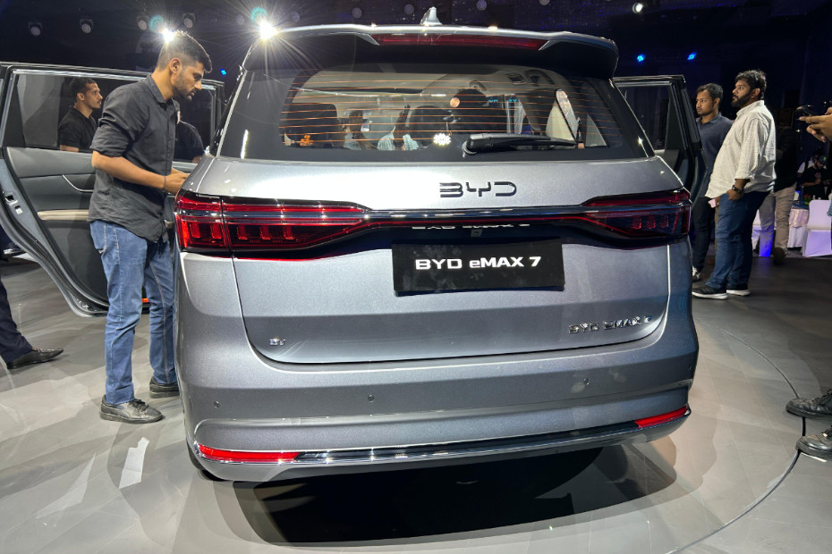 BYD eMAX 7 Explained In 15 Real-life Images | CarDekho.com