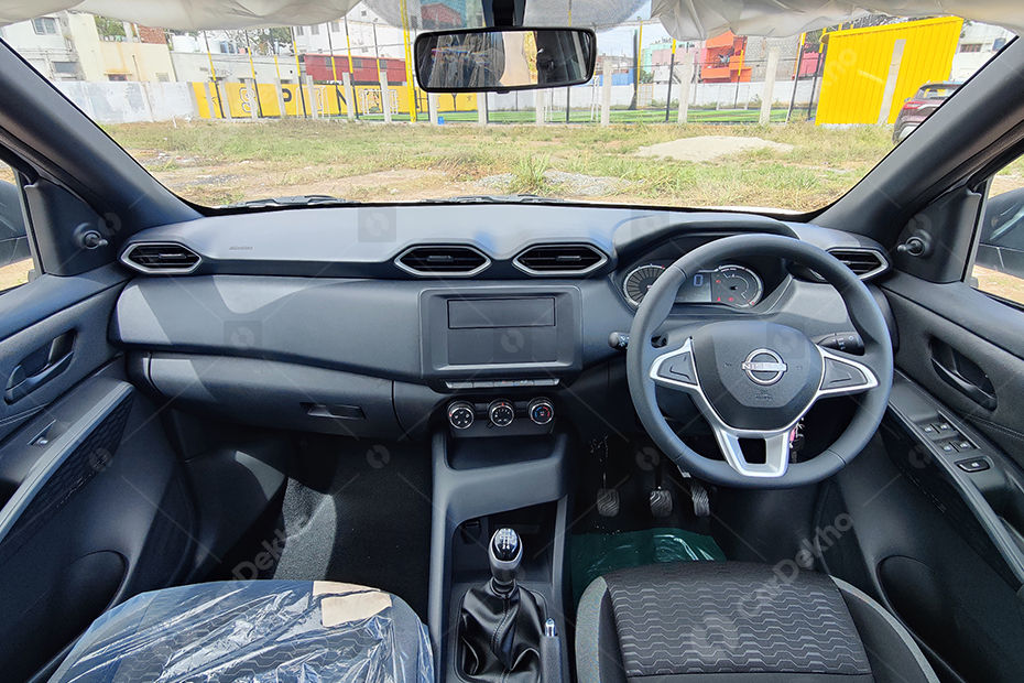 2024 Nissan Magnite Base vs Top Variants Compared In Real-life Images ...