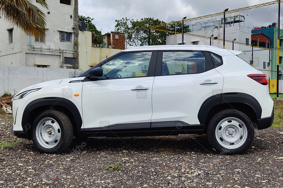 Nissan Magnite Visia Base Variant Explained In 7 Real-life Images ...