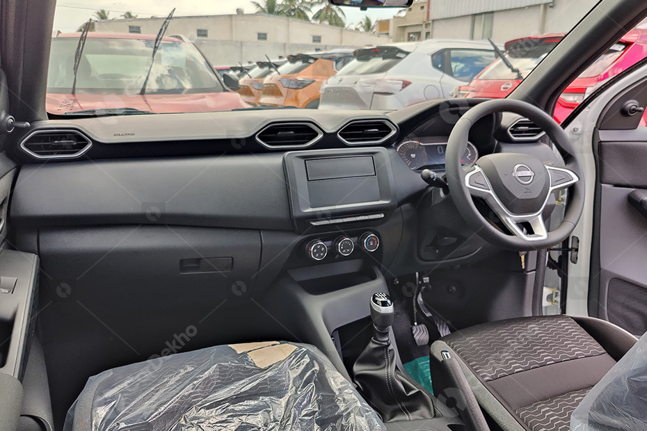 Nissan Magnite Visia Base Variant Explained In 7 Real-life Images ...