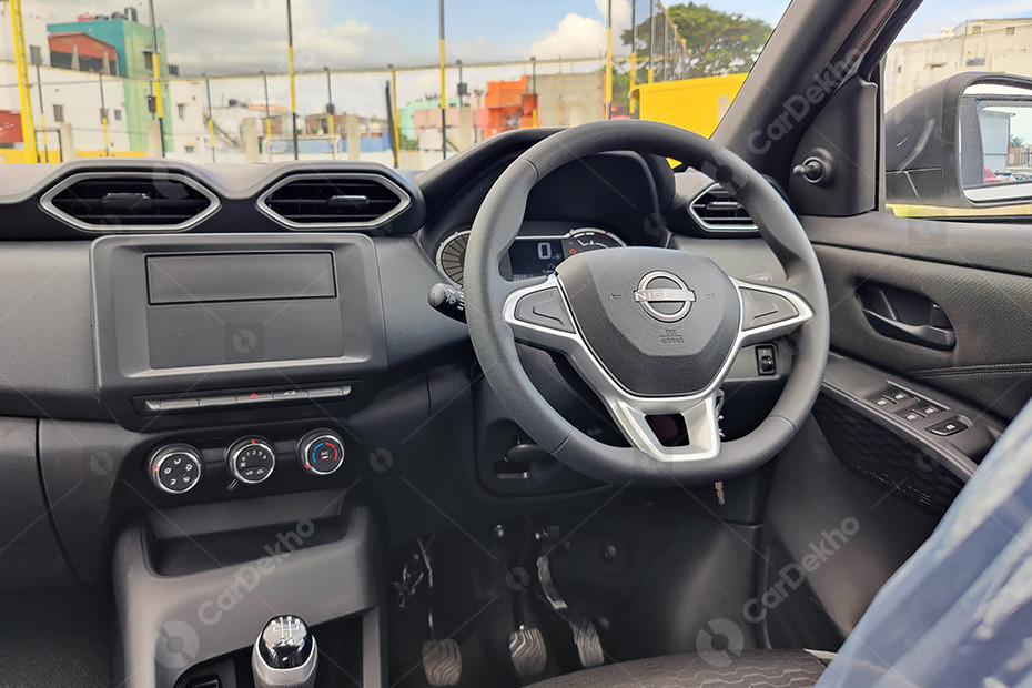 Nissan Magnite Visia Base Variant Explained In 7 Real-life Images ...