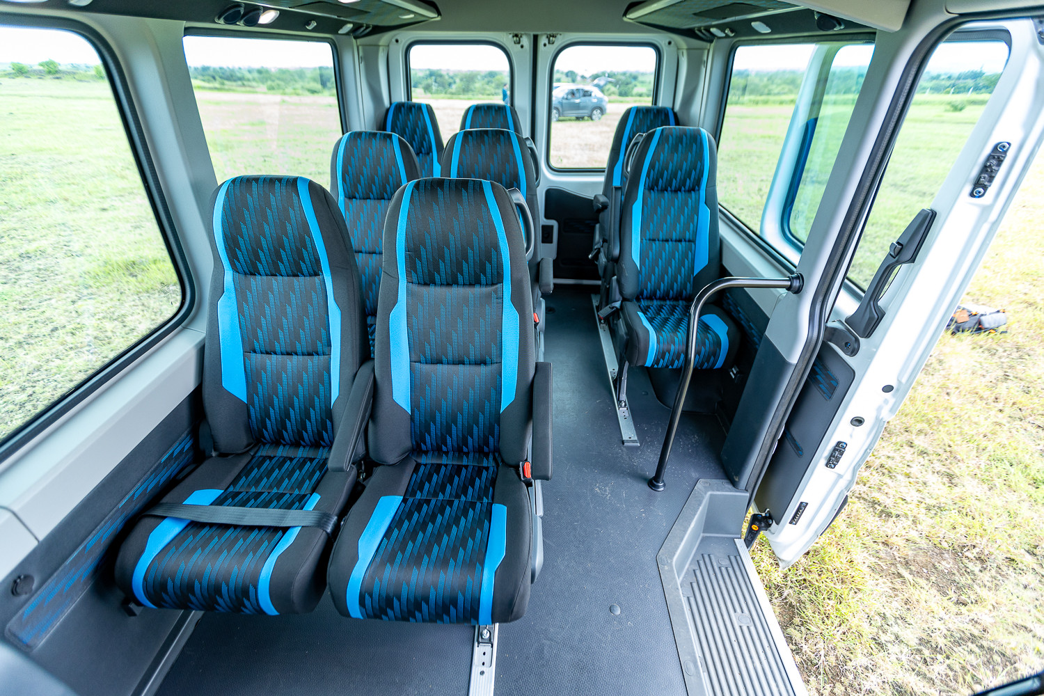 Force Urbania Price - Images, Colours & Reviews