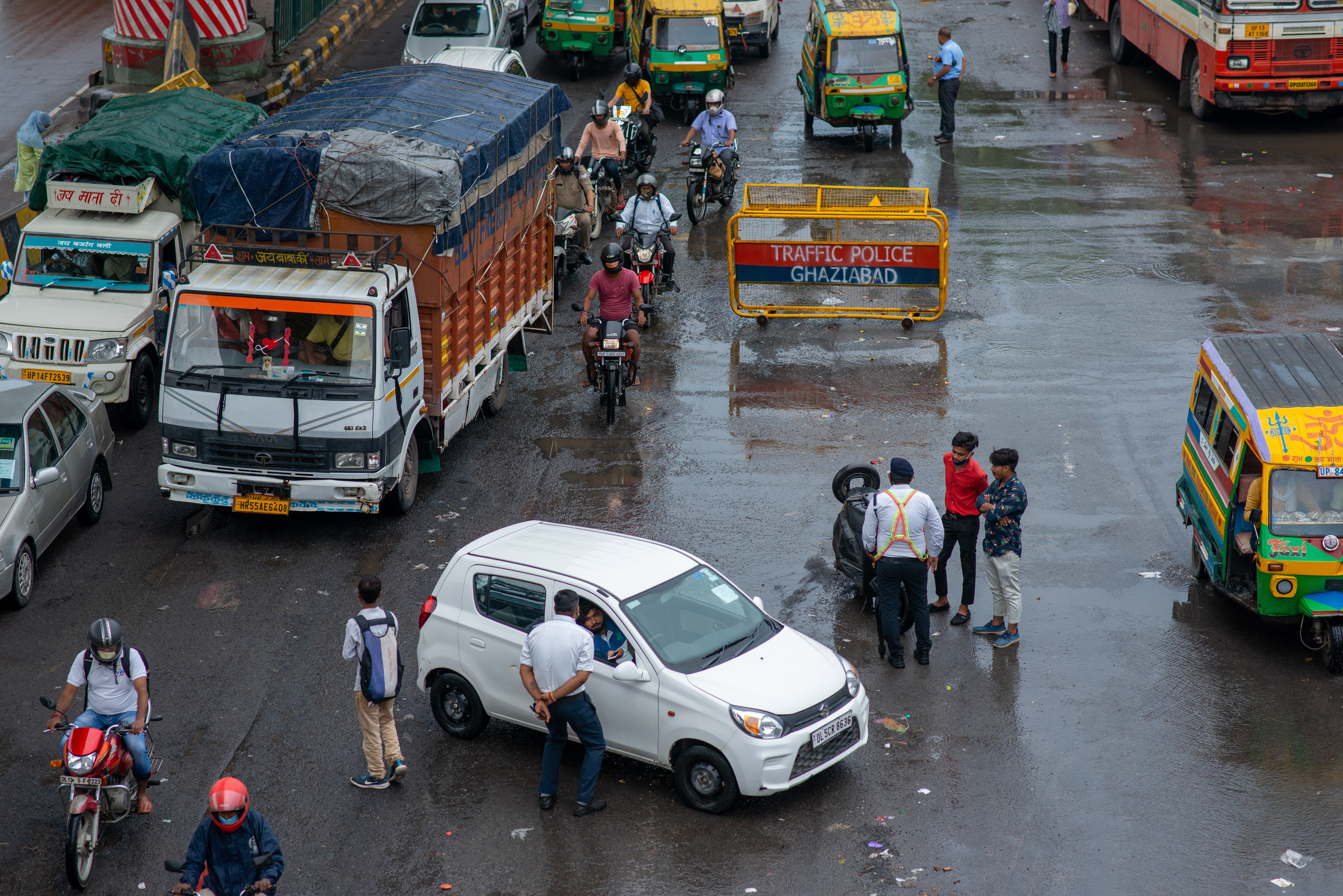 List Of Traffic Rules Violations And Fines In India 2024 | Driving, How to Articles | CarDekho.com