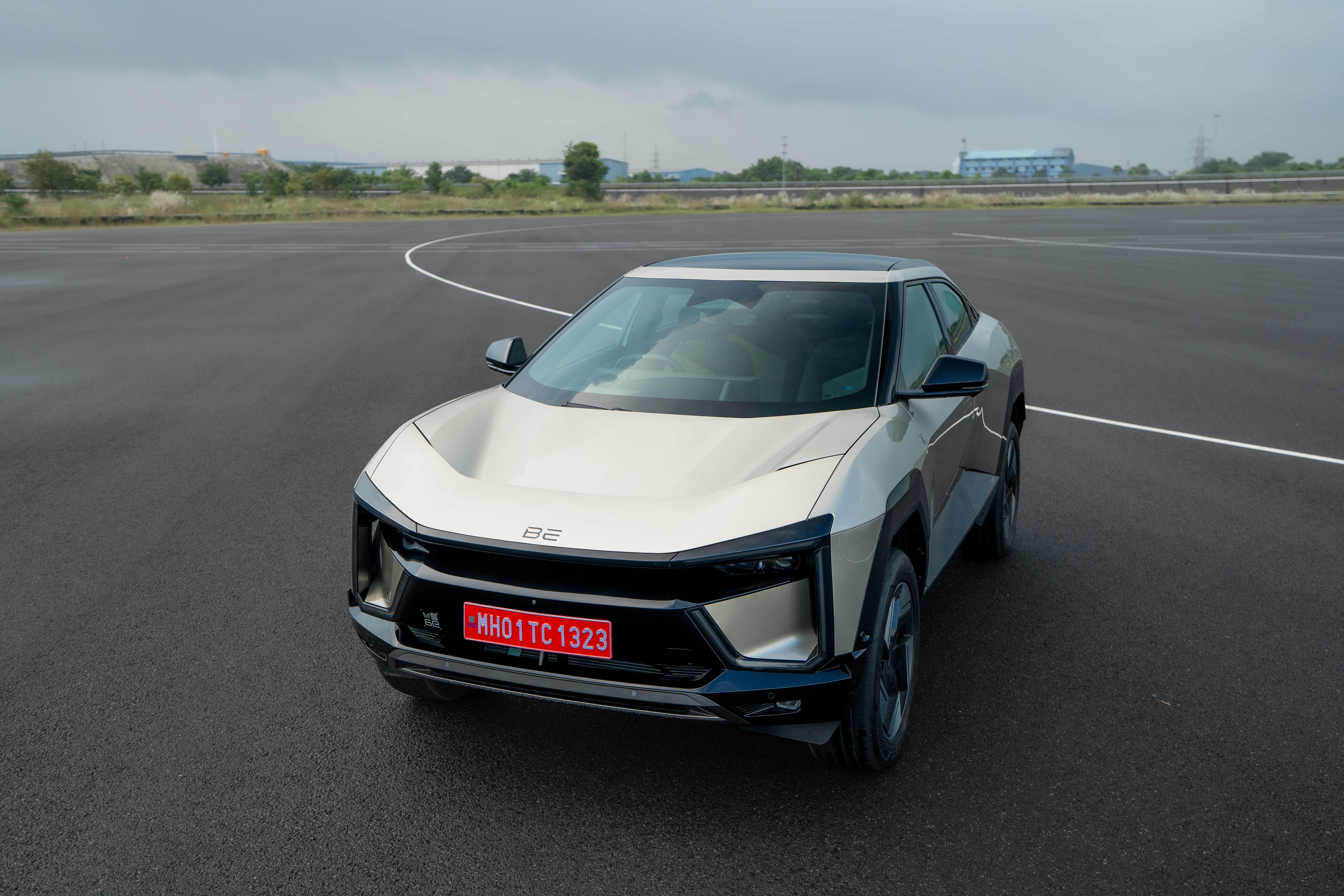 Mahindra BE 6e Colour Options Explained: Tango Red, Desert Myst ...