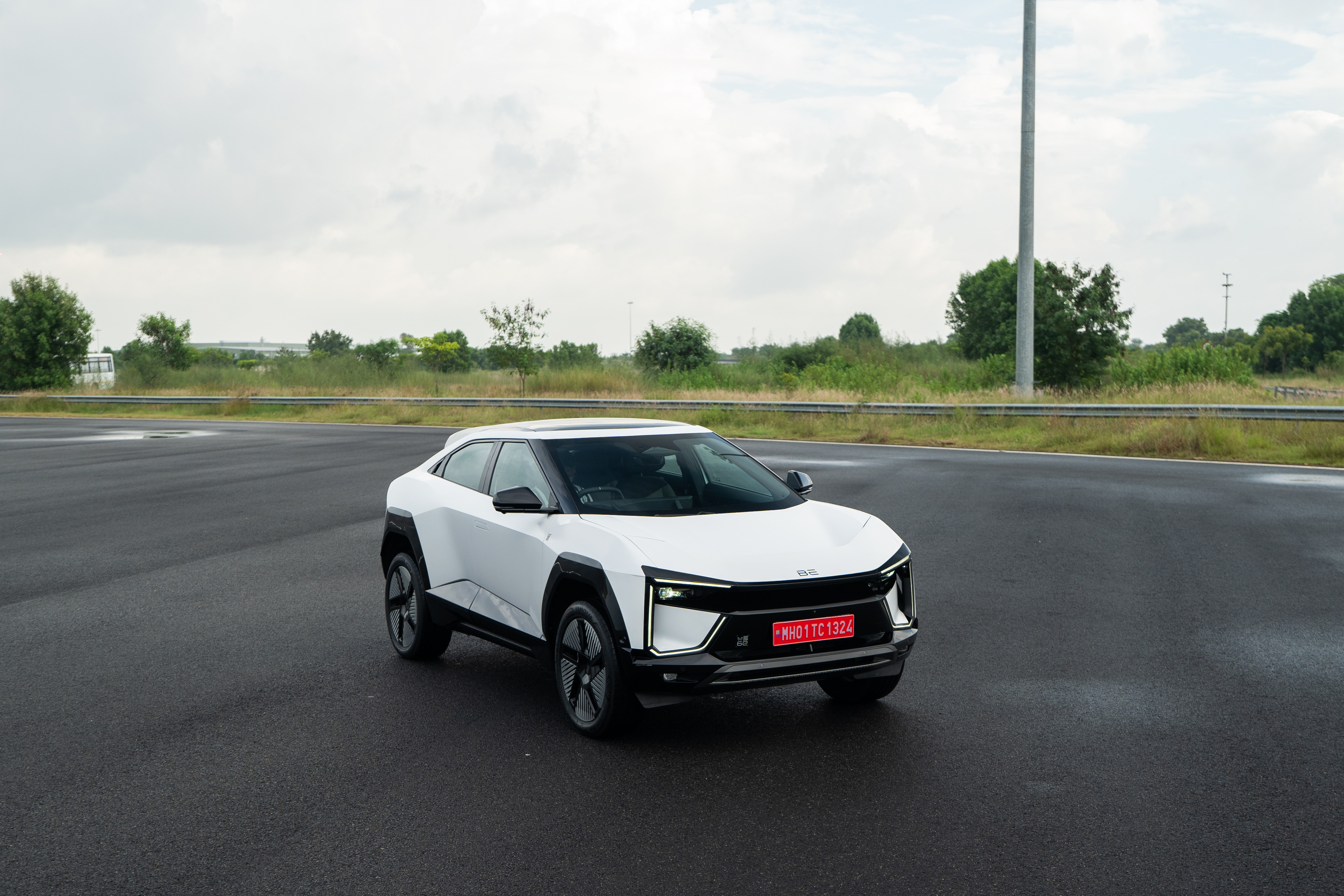 Mahindra BE 6e Colour Options Explained: Tango Red, Desert Myst ...