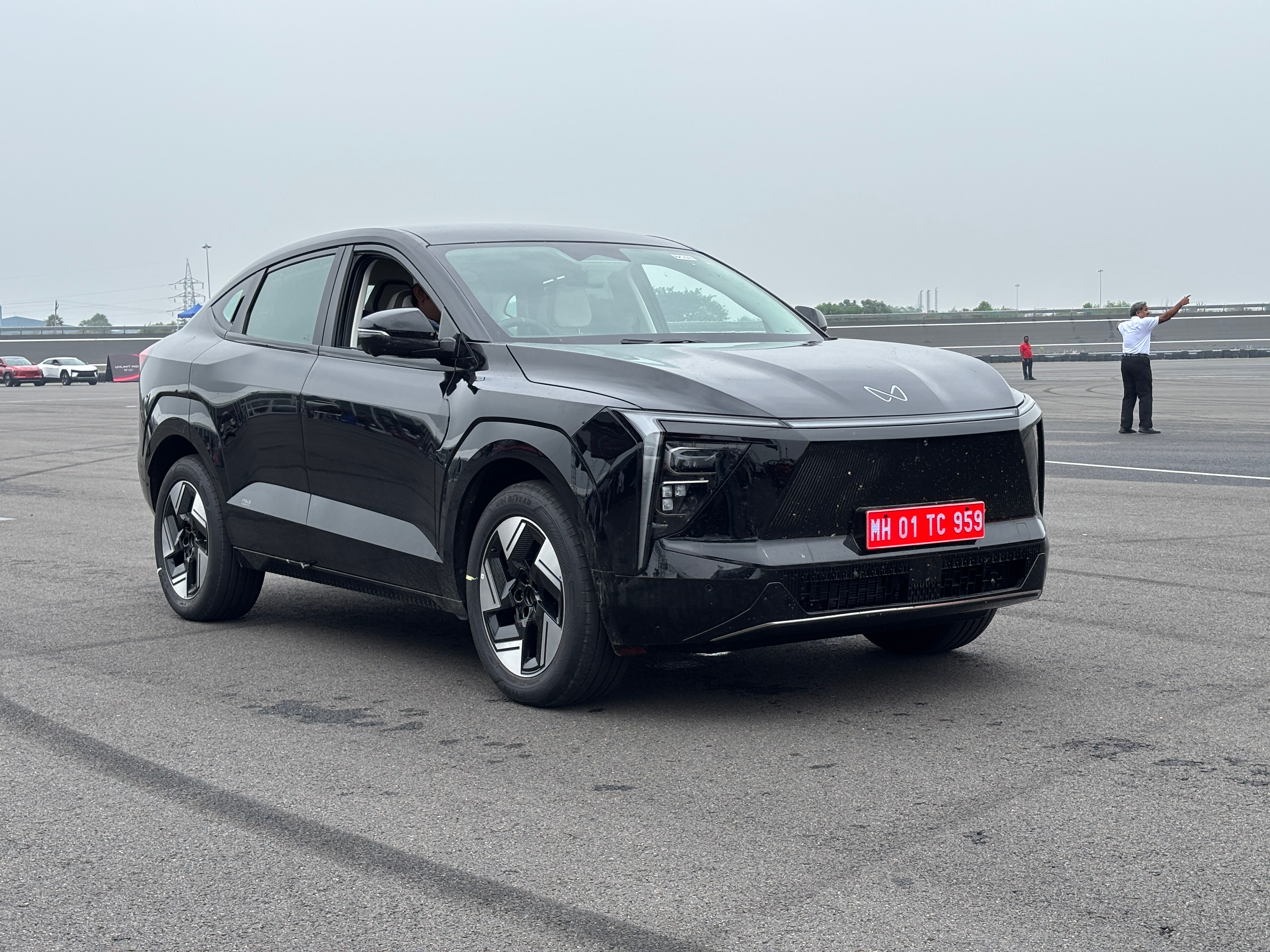 Mahindra XEV 9e Colour Options Explained: Deep Forest, Stealth Black, Nebula Blue, Tango Red ...