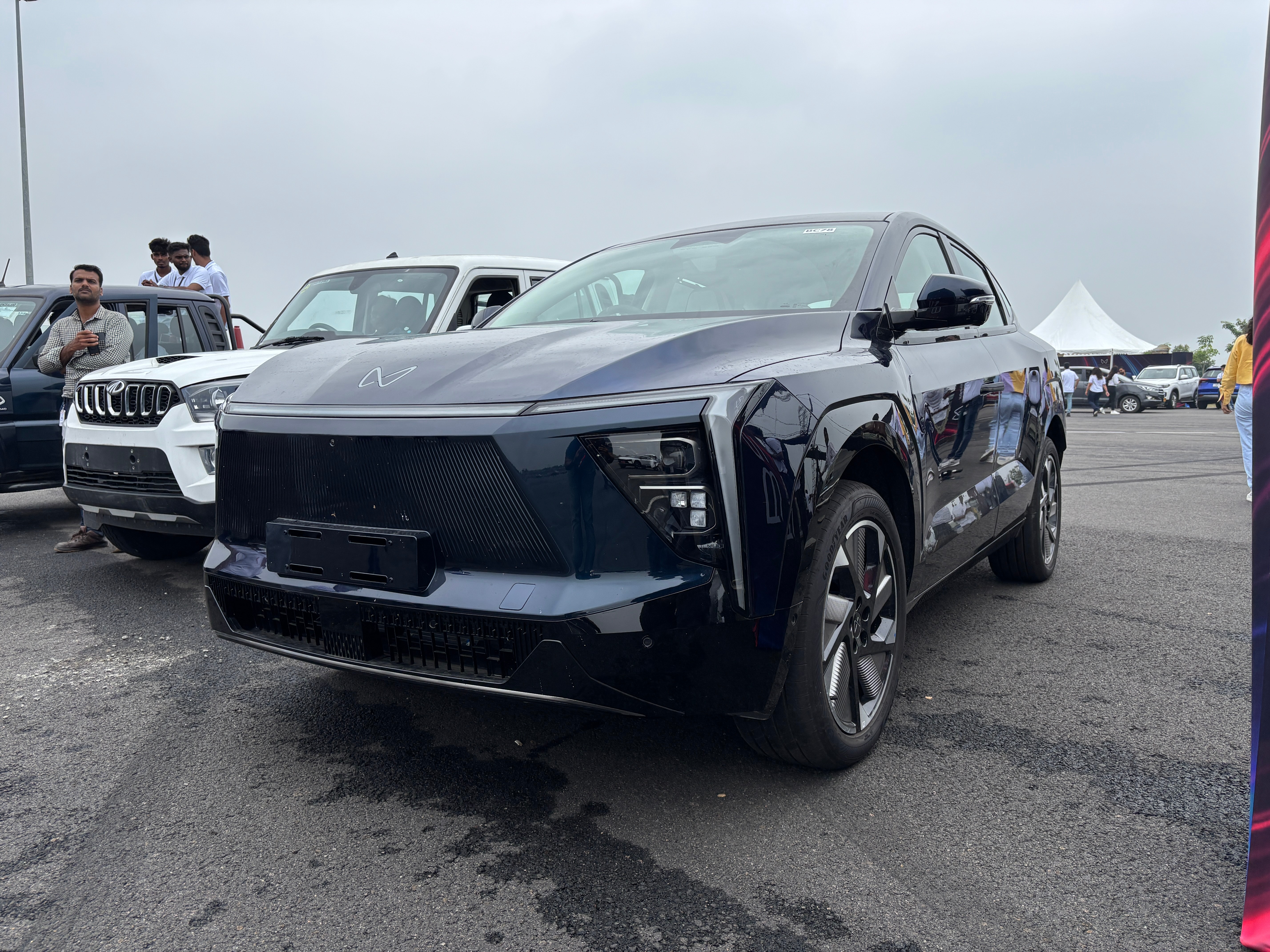 Mahindra XEV 9e Colour Options Explained: Deep Forest, Stealth Black, Nebula Blue, Tango Red ...