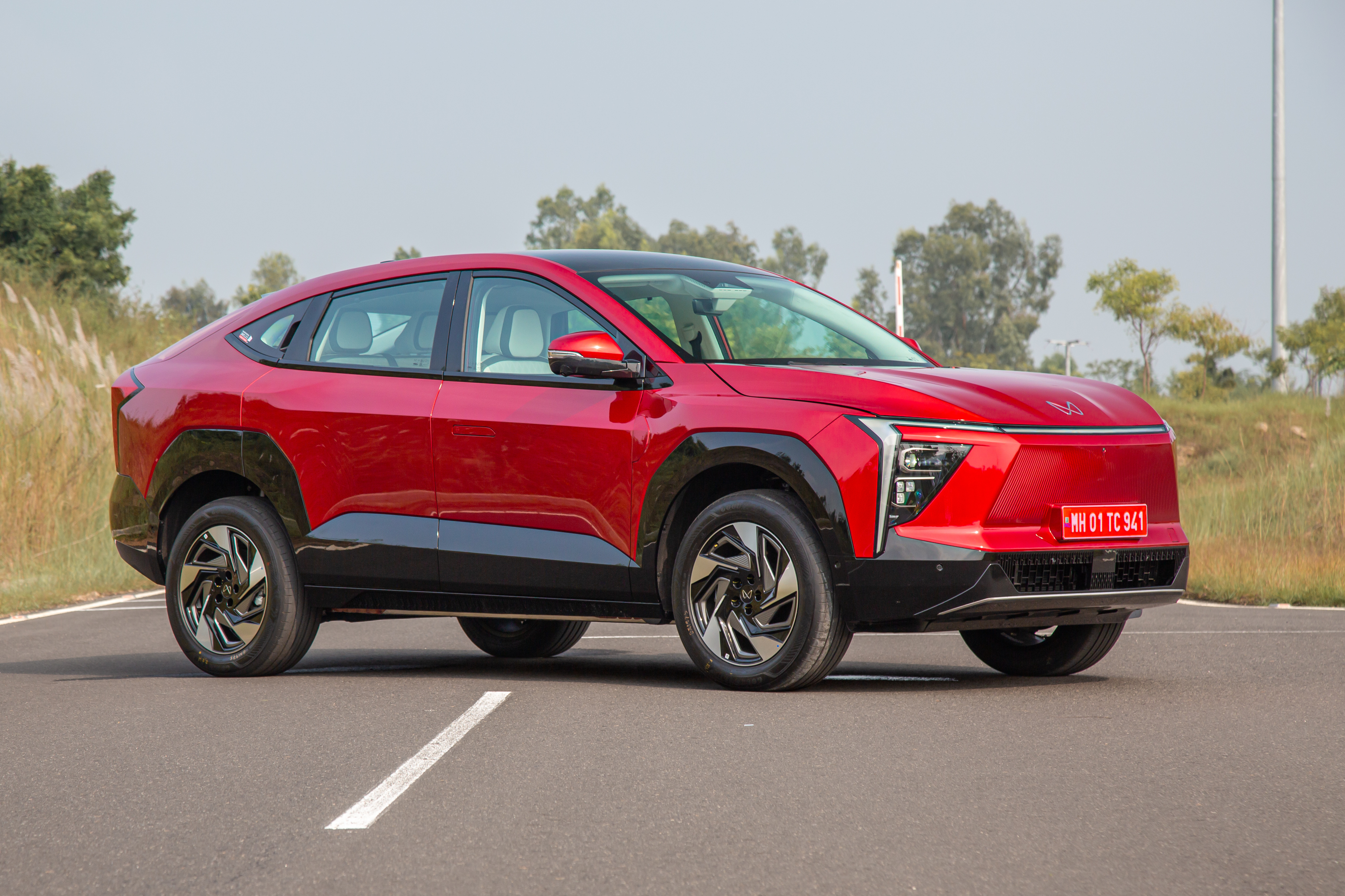 Mahindra XEV 9e Colour Options Explained: Deep Forest, Stealth Black ...