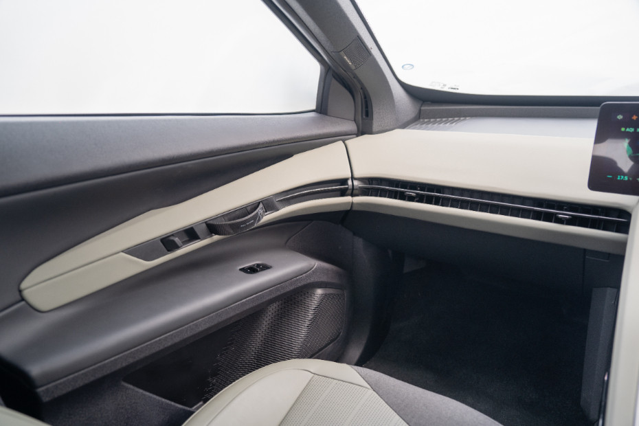 Mahindra BE 6 Price - eSUV, 500+ km Range, Images, Colours & Reviews