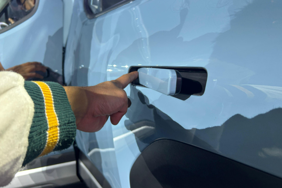 Kia Syros Exterior Design Explained In 15 Real-life Images | CarDekho.com