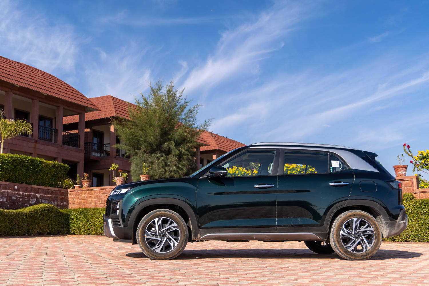 Hyundai Creta Electric vs Hyundai Creta: Image Comparison | CarDekho.com